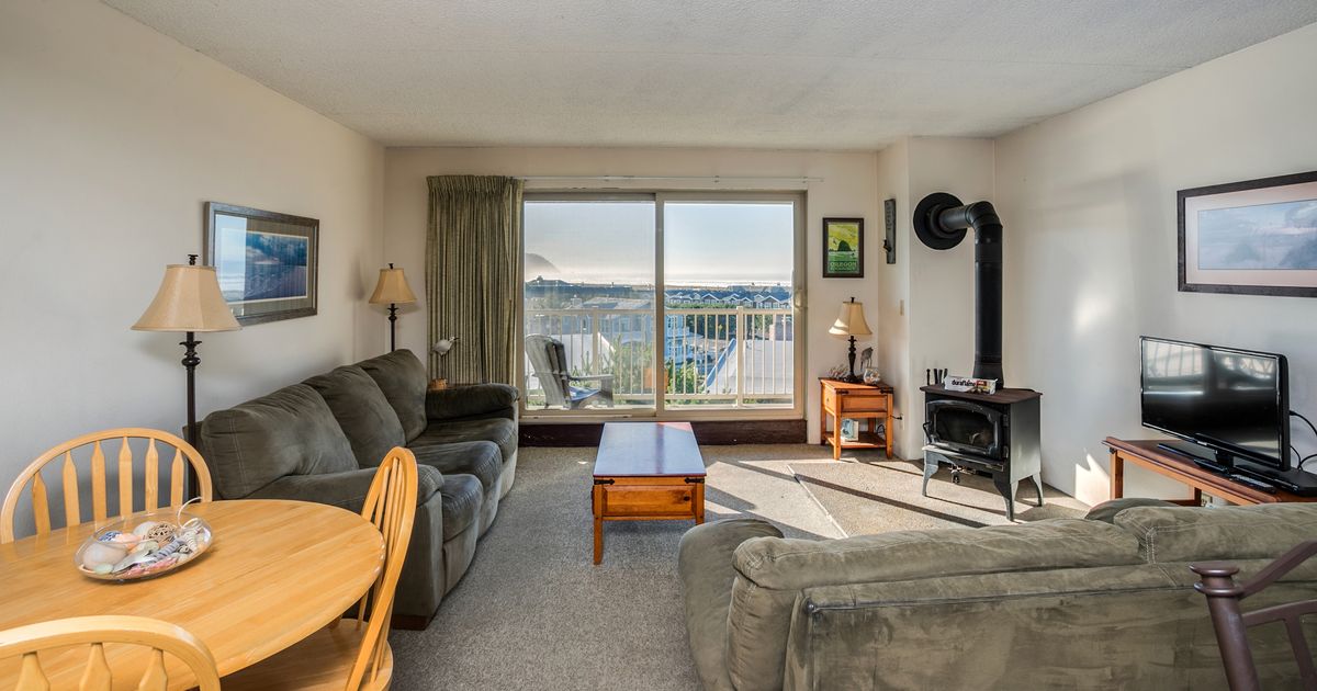 G643 1 Bedroom 2nd floor Pet Friendly No Cleaning Fees - Gearhart by ...