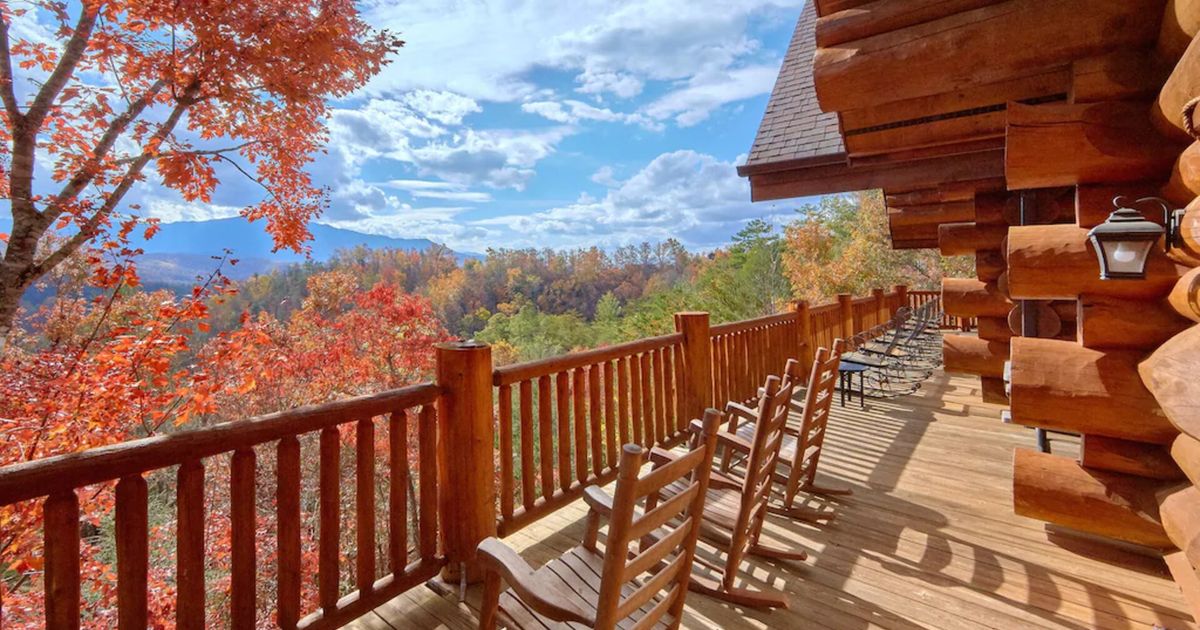 Gorgeous LeConte View Lodge, Spacious 7BR Cabin, Sleeps 25 - Sea and ...