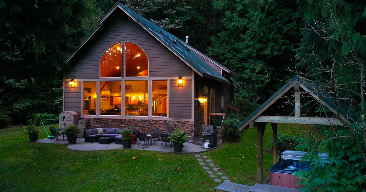 Waterfront Chalet | Luxury Getaways