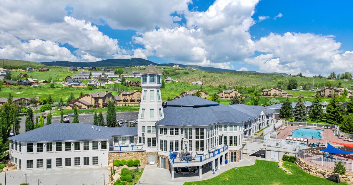 Sunrise Resort at Bear Lake, UT | Sleeps up to 85 people - My Epic Getaways