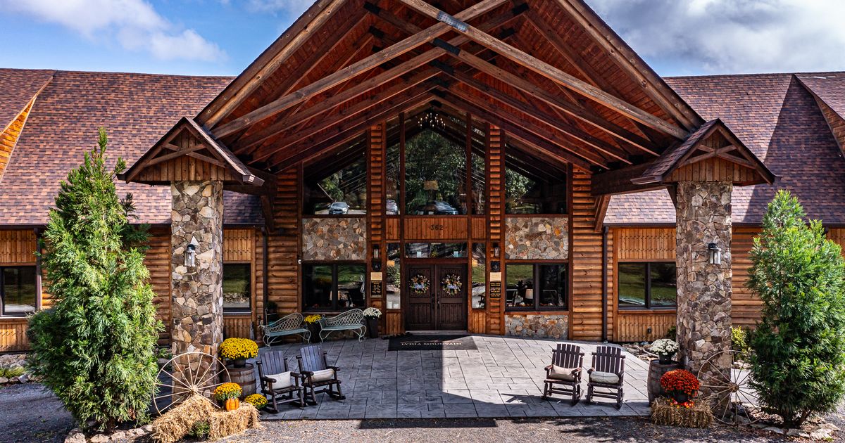 Lodge Event Hall - Lydia Mountain Lodge & Log Cabin