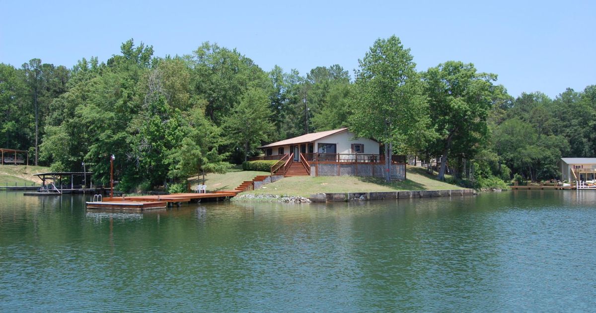 360 Destinations / The Cabin on Wisteria Lane - 360 Destinations