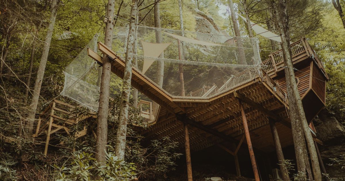 Grey Sky Pirate Ship Tree Cliff House - Red River Gorgeous