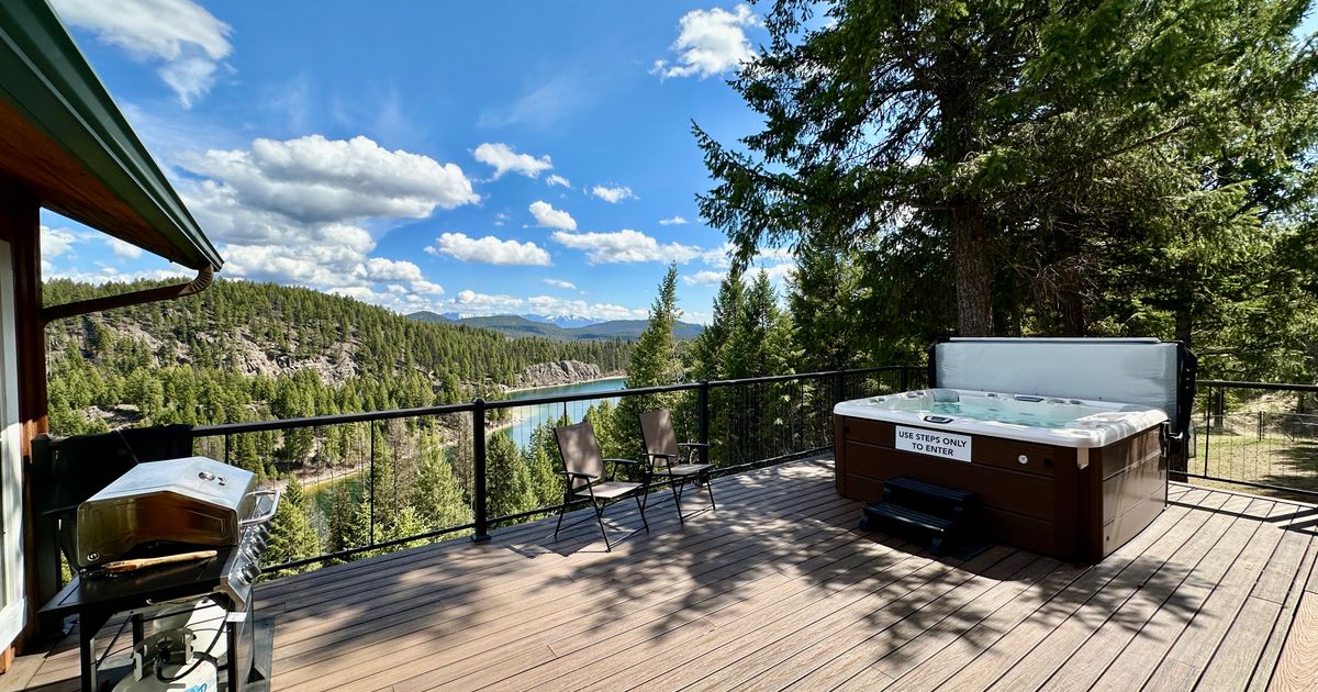 Spectacular Log Home | 4 Bedrooms | Bootjack Lake Lodge - Lakeshore Rentals